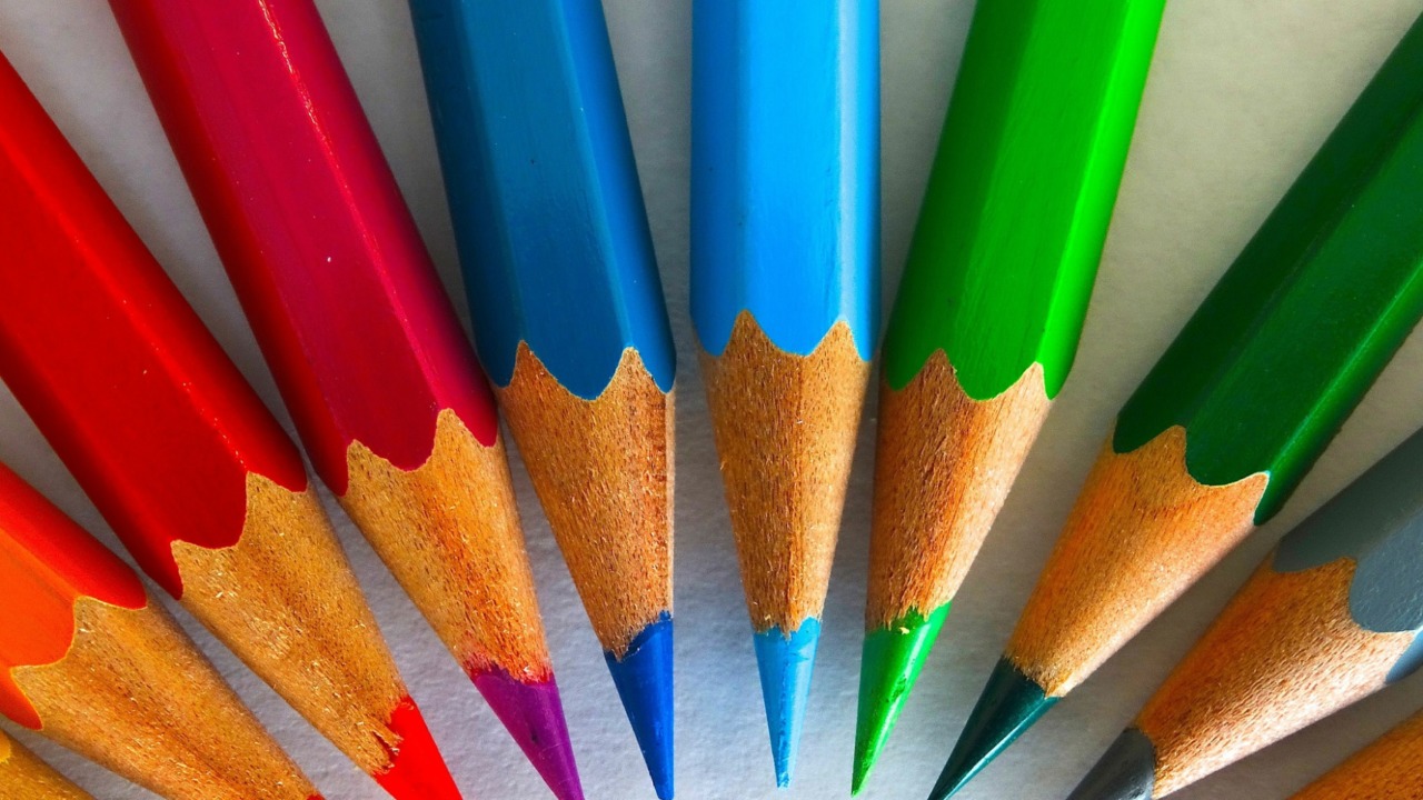 colour-pencils-450621_1920｜スズキの新車を買いたい.com